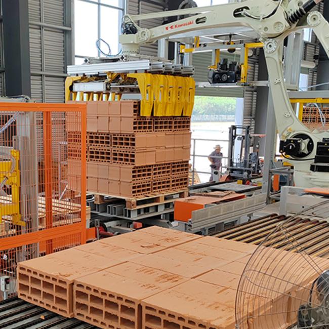 BRICTEC Flexible Automatic Setting Robot in operation at a brick plant