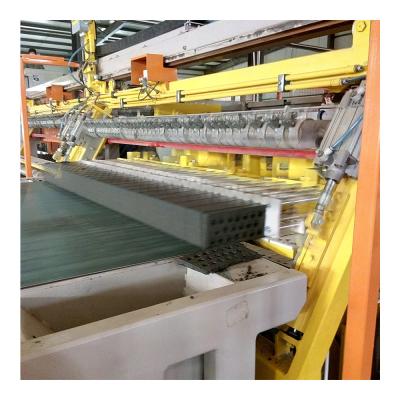 Cina Macchina di taglio di mattoni di argilla Tagliatore a pressione verso il basso utilizzato per vari tipi di mattoni nello stabilimento in vendita