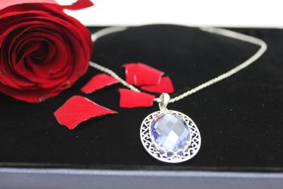 China 8x10mm 9x11mm Peervormige Blauwe Sapphire Pendant Necklace Te koop