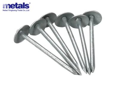 China Clavos de techo de acero galvanizado con cabeza de paraguas para fijar materiales de techo en venta