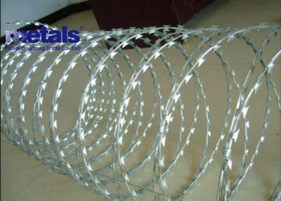 Cina Acciaio Galvanizzato Razor Barbed Concertina Wire Fence BTO-22 per la protezione della sicurezza in vendita