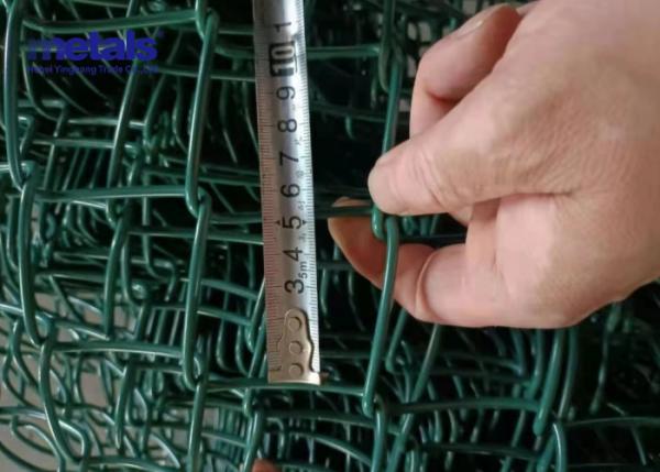 Quality Custom Fence Cyclone Wire Mesh Vinyl PVC Coated Chain Link Fence 5ft Green for sale