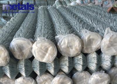 Cina Acciaio a caldo galvanizzato HDG Chain Link Dimond Fence Wire per sport Parco giochi Campo di gioco Recinzione 7 piedi di altezza in vendita