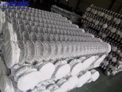 Cina Prezzo all'ingrosso Commerciale Pvc Diamante Mesh Roll 6 Ft 8 Foot High Chainlink Ciclone Wire Galvanized Chain Link in vendita