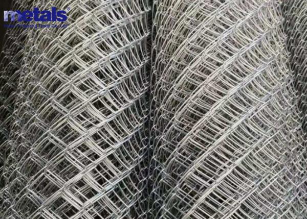 Quality Galvanized Chain Link Mesh Fence 1.8m Hight 50x50 mesh Open For Stadium for sale