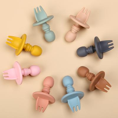 Cina La coltelleria approvata del silicone di FDA LFGB BPA ha messo la forcella del cucchiaio di addestramento del bambino intorno al mestolo molle della maniglia in vendita
