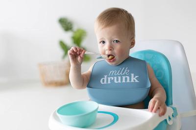 Cina Cassaforte d'alimentazione del grembiule del silicone del bambino solido degradabile durevole in sterilizzatore in vendita