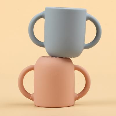 Cina Tazze beventi del bambino del silicone di addestramento del silicone infrangibile organico della tazza 11*6*8cm in vendita