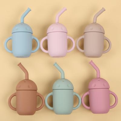 Cina Bambini che bevono la tazza FDA di addestramento di Straw Cup Non Spill Learning del silicone in vendita