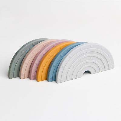 Cina Giocattoli liberi su ordinazione di Teether dell'arcobaleno del silicone del bambino di BPA 9.2*4.5*0.7cm in vendita