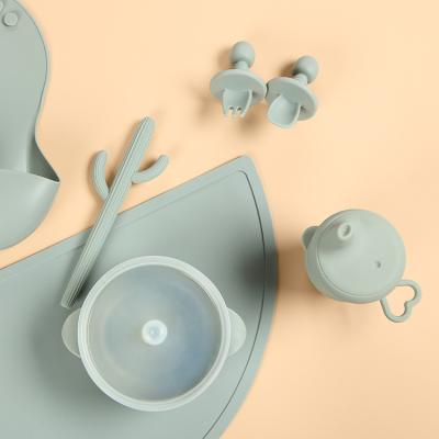 Cina Bambino del silicone insieme d'alimentazione di aspirazione di 240 gradi con la stuoia di posto della coltelleria della ciotola della piastrina in vendita