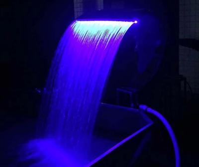Cina Getto della cascata dell'acciaio inossidabile del supporto 200cm della parete in vendita