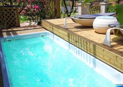 Κίνα 2020 Lastest Hot Sale Factory Price PC Automatic Swimming Pool Cover With A Roller προς πώληση