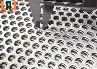 China Multifunctionele 3mm Geperforeerde Metaaldraad Mesh Stainless Steel Punching Mesh Te koop