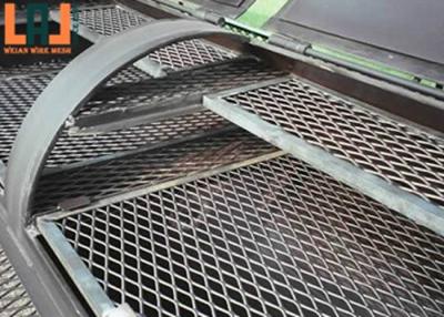 China Folha de metal expandida de aço antiderrapagem de pouco peso galvanizada raspando à venda