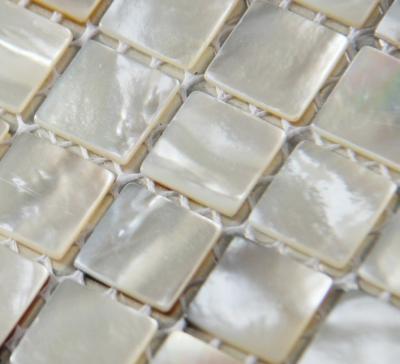 Chine La place blanche de mosaïque de Shell de papillon de belle de mer mosaïque faite main de coquille rapièce 15x15mm à vendre