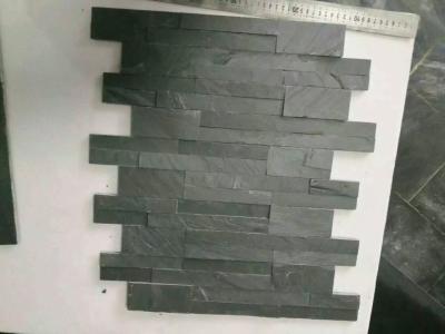 Chine Revêtement en pierre empilé 10x45cm de pierre de placage cultivé par ardoise noire de panneau de Ledgestone d'ardoise à vendre