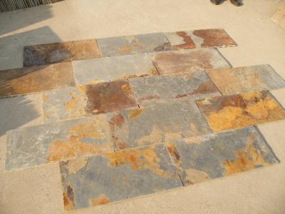 China Piedras oxidadas del patio de la pizarra de la hendidura de la pizarra S1120 de las pavimentadoras multicoloras chinas naturales de la pizarra en venta