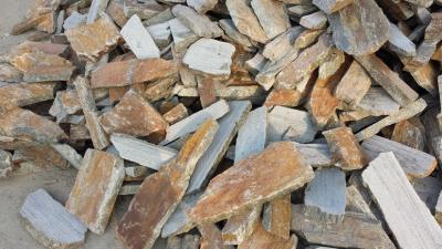 China Revestimiento de piedra al azar natural rústico de la piedra de la cuarcita de la chapa de la piedra de campo de la cuarcita en venta