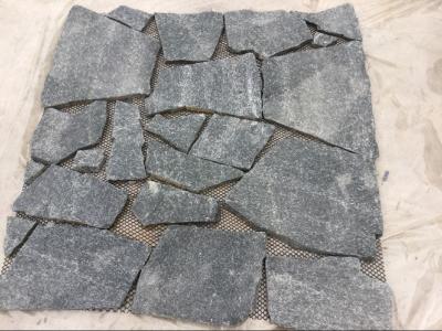 China Losa al azar de la cuarcita negra, piedra loca, patio de la losa, pavimentadoras del patio, ajardinando la piedra en venta