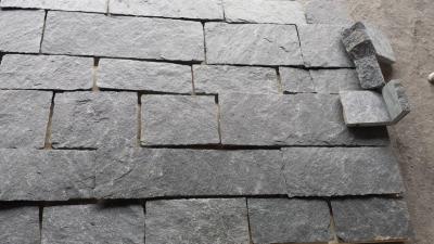 China La cuarcita negra teja la cuarcita natural L piedra de la esquina del revestimiento de la pared de piedra de la cuarcita en venta