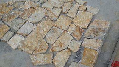 China Pared al aire libre de la pizarra del Fieldstone de la pizarra de la losa de la chapa al azar natural amarilla de Castle Rock en venta