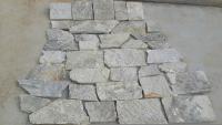 China Grey Slate Random Flagstone 15-60cm Natural Split Wall Cladding Stone for sale