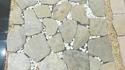China Pared irregular caída de la losa de la losa al azar rústica de la cuarcita que ajardina piedras en venta