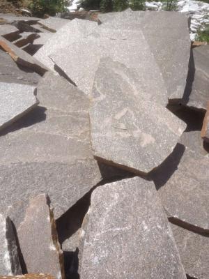 China Al azar de piedra loco de la cuarcita de la losa de la losa del revestimiento irregular al azar rosado de la pared en venta
