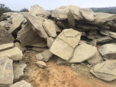 China Piedra al azar irregular de la losa al azar amarilla de la pizarra de la tierra que ajardina piedras en venta