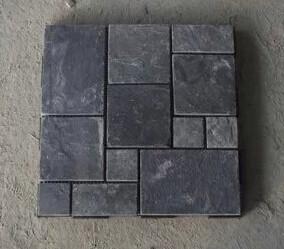 China Suelo exterior natural de la piedra de la pizarra de la piedra de pavimentación de la pizarra de la pizarra del mosaico negro rajado de la losa en venta