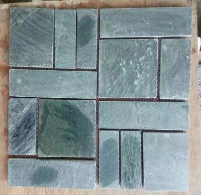 Chine Modèle de mosaïque en pierre naturel de plancher d'ardoise de mosaïque de mur d'ardoise de vert de mosaïque de mosaïque verte d'ardoise à vendre