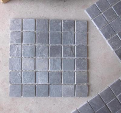 Chine Parquet en pierre naturel de plancher de modèle de mosaïque de noir de carbone de mosaïque d'ardoise de mosaïque de dalle noire de mur à vendre