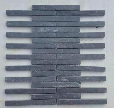 Chine Le mur en pierre naturel de mosaïque de modèle de mosaïque d'ardoise de noir de carbone couvre de tuiles le parquet de mosaïque d'ardoise de charbon de bois à vendre