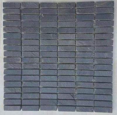 China La pared de piedra natural del mosaico del modelo de mosaico de la pizarra del negro de carbono teja el entarimado de mosaico de la pizarra del carbón de leña en venta