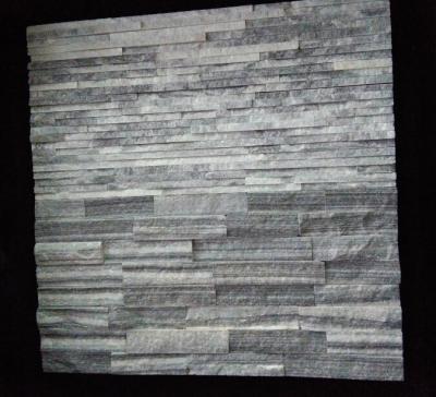 Chine Pierre grise nuageuse de culture de forme de cascade de quartzite, panneau en pierre de aménagement extérieur, Ledgestone à vendre