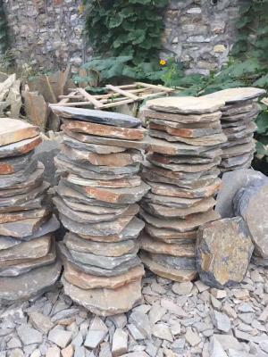 Chine Pierres de progression multicolores d'ardoise, machines à paver rondes de jardin d'ardoise rouillée, trottoir en pierre naturel pour l'aménagement à vendre