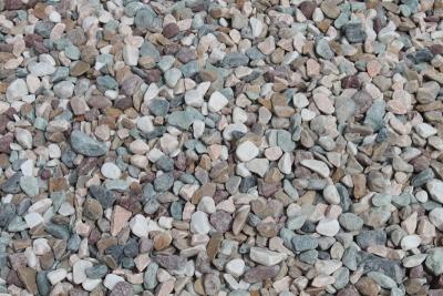 Chine Le gravier coloré, jaunissent la pierre écrasée, pierres cassées, cailloux faits multicolores, aménageant des graviers en parc à vendre