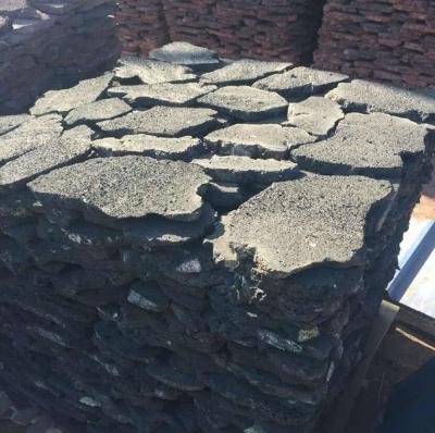 Chine Dalles aléatoires de pierre noire de lave, dalles irrégulières de lave, pierres folles de basalte, pierres aléatoires de lave à vendre