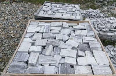 China Piedra al azar de la cuarcita gris nublada, chapa de la piedra de campo de la cuarcita del gris de plata, piedra de la pila de la cuarcita en venta