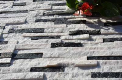 Chine Mini pierre empilée de quartzite noire blanche, forme Ledgestone, vrai revêtement en pierre, placage en pierre mince de cascade à vendre