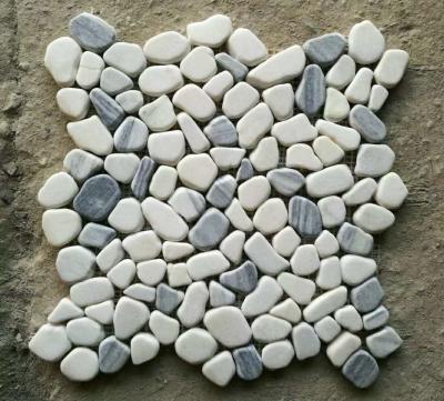 Chine Mosaïque grise mélangée blanche de caillou, modèle de mosaïque en pierre naturel, tuiles de mur de mosaïque de caillou, mosaïque en pierre intérieure à vendre