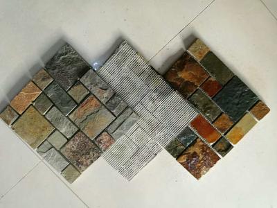 China Mosaico multicolor de la pizarra, modelo de mosaico de piedra natural, tejas de la pared del mosaico de la pizarra, mosaico de piedra interior en venta