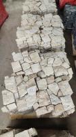 China Beige Limestone Meshed Flagstone 4 Mesh per m2 Natural Split Wall Cladding for sale