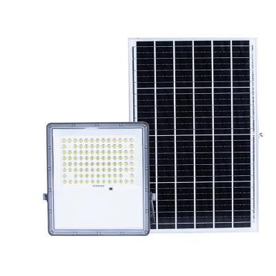 China Eco-friendly Solar Flood Light with 12 Hours Lighting Three Control Modes and 180 Degree Rotatable Bracket for sale