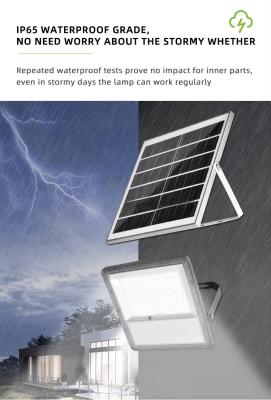 China Eco-friendly Solar Flood Light with 12 Hours Lighting Three Control Modes and 180 Degree Rotatable Bracket for sale