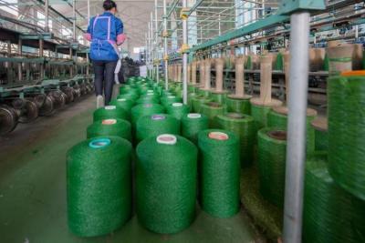 Cina Dell'interno all'aperto di riempimento del campo di calcio artificiale dell'erba in vendita