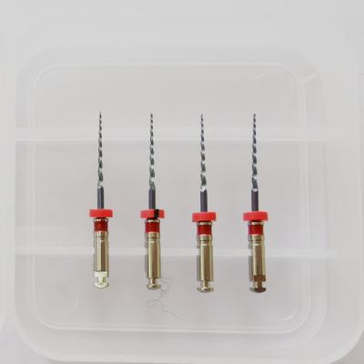 Cina 4Pcs scherza la lunghezza rossa della conicità dentaria rotatoria 17mm di Niti Endo Files 04 in vendita
