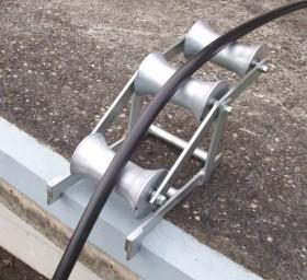China Cable roller with ground plate for sale