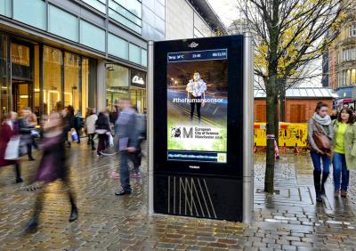 中国 IP65 4G 3Gのアンドロイド1920×1080 75は屋外LCDのトーテムをじりじり動かす 販売のため